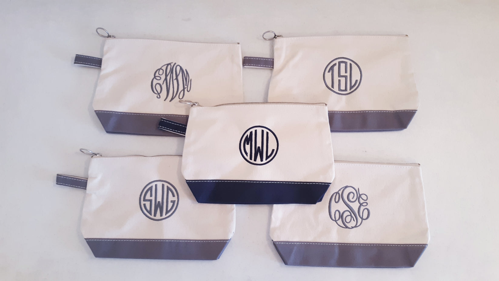 Monogrammed Makeup Bag, Cosmetic Bag with monogram – Pretty Personal Gifts